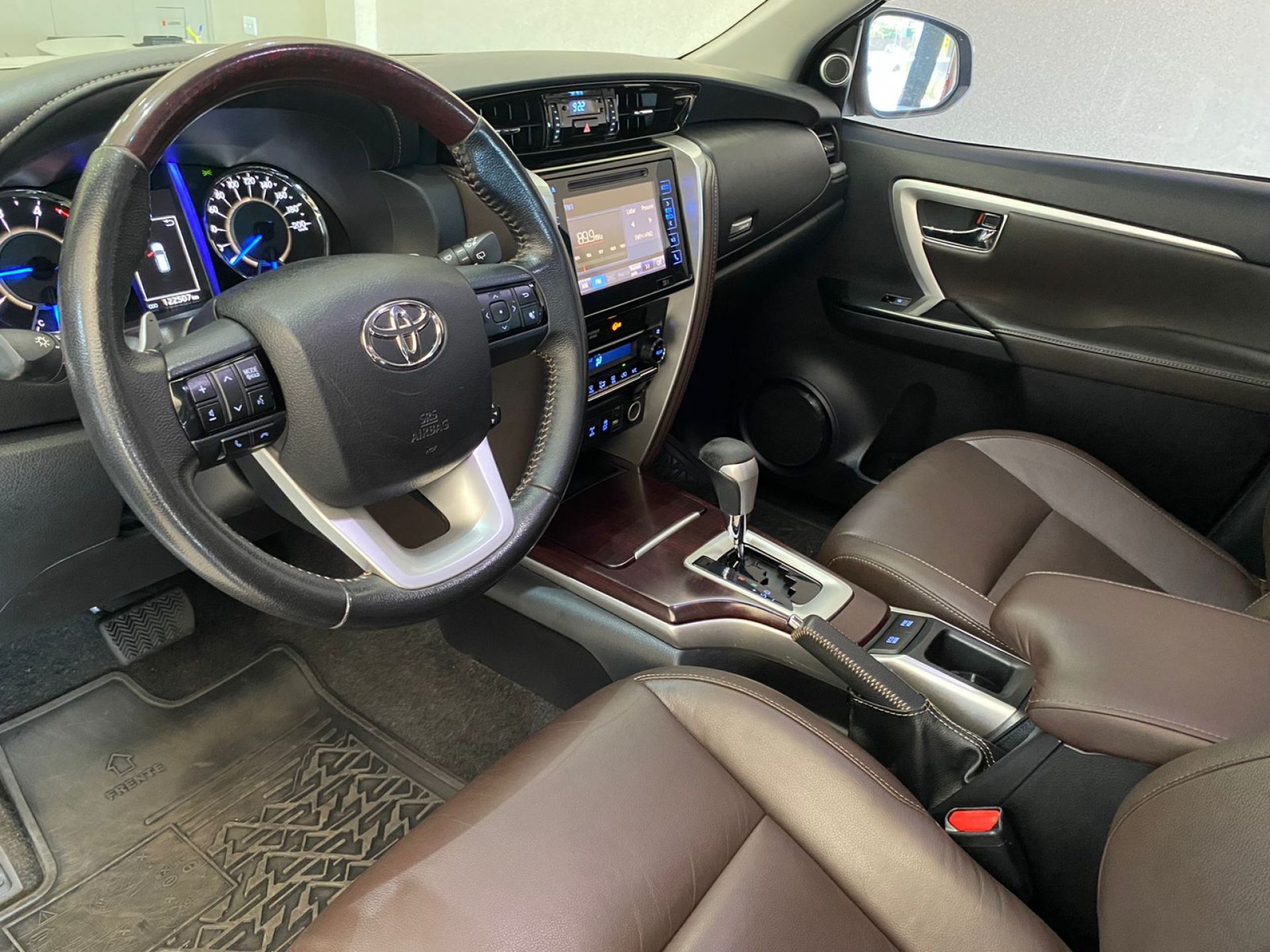 Hilux SW4 SRX 2017 - Thomé Motors