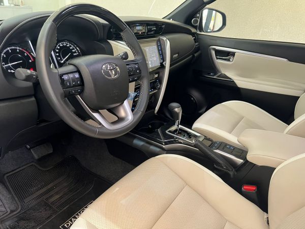 Hilux SW4 Diamond 2022 - Thomé Motors